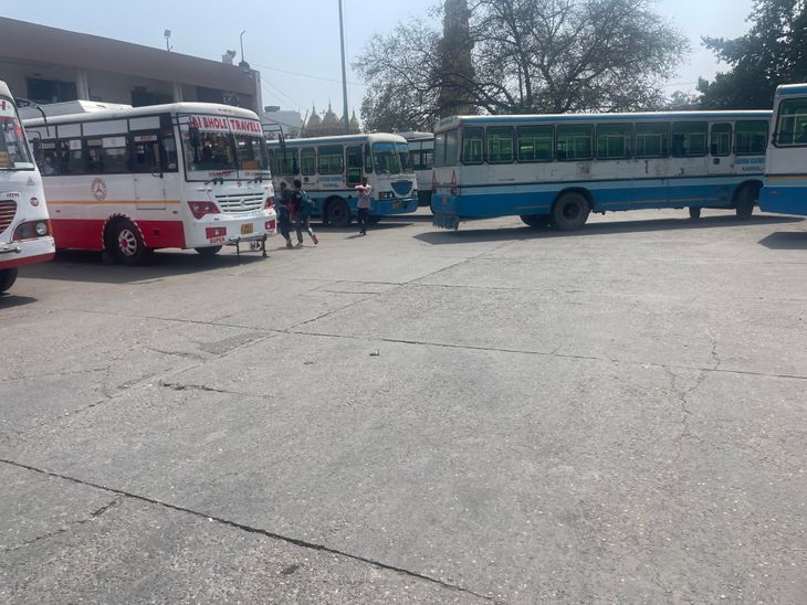 15 special buses started from the old bus stand for Trilokpur temple ...