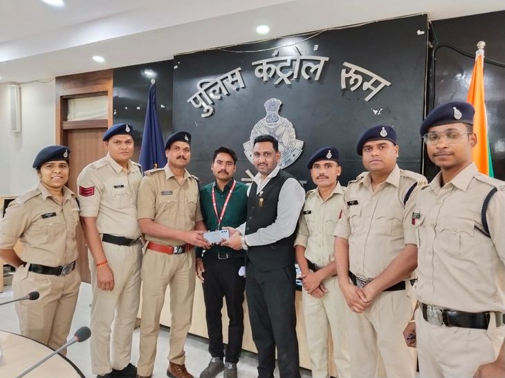Cyber cell team recovered 160 mobile phones worth Rs 32 lakh and ...