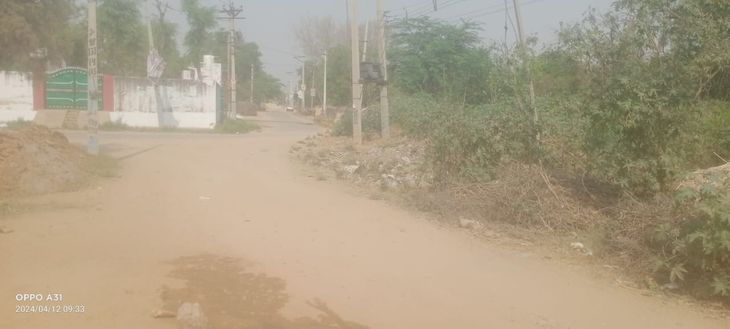 The Public Works Department will make the unpaved road from Sisoth to ...