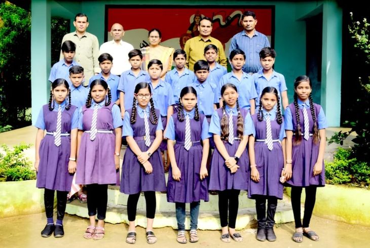 Farewell given to class VIII students | आठवी के छात्रों को दी गई विदाई ...