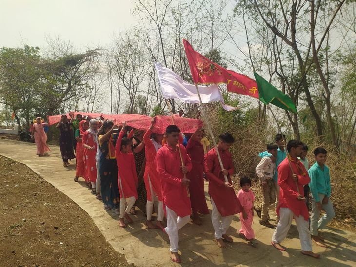 A huge Chunri Yatra was taken out in Doraha | दोराहा में निकाली विशाल ...