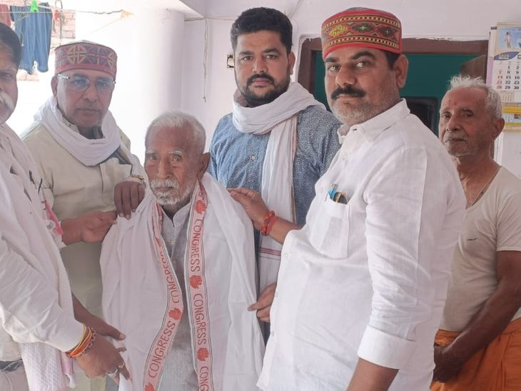 The newly appointed District President of Congress honored the elderly ...