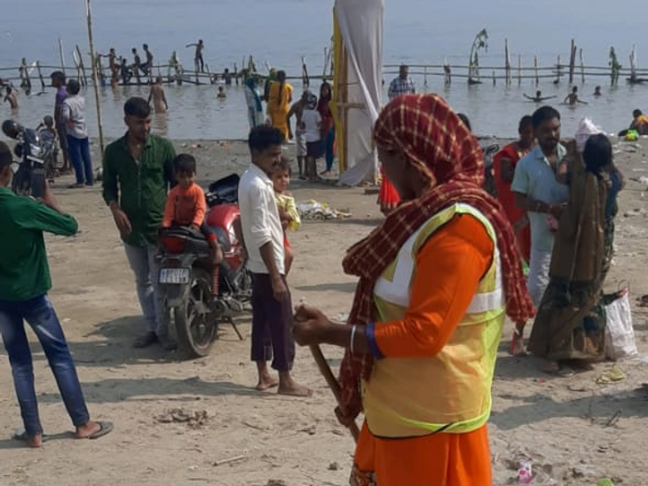 Municipal Corporation launched cleaning campaign on Ganga ghat after ...