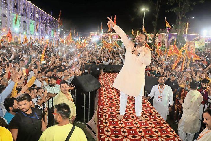Shri Ichchhapurna Balaji Seva Parivar organised Sankirtan in Devi Talab ...
