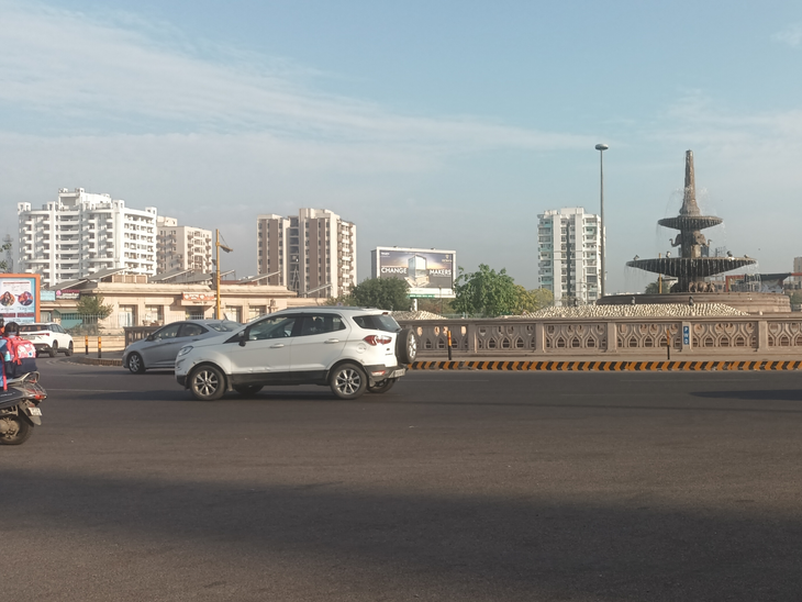 There will be sultry heat with strong sunshine,Strong winds will blow during the day in Lucknow ...