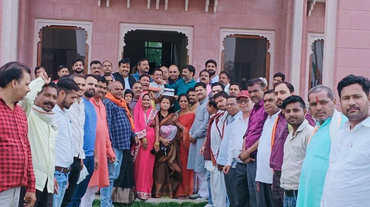 BJP members celebrated the birthday of former Home Minister | भाजपाईयों ...