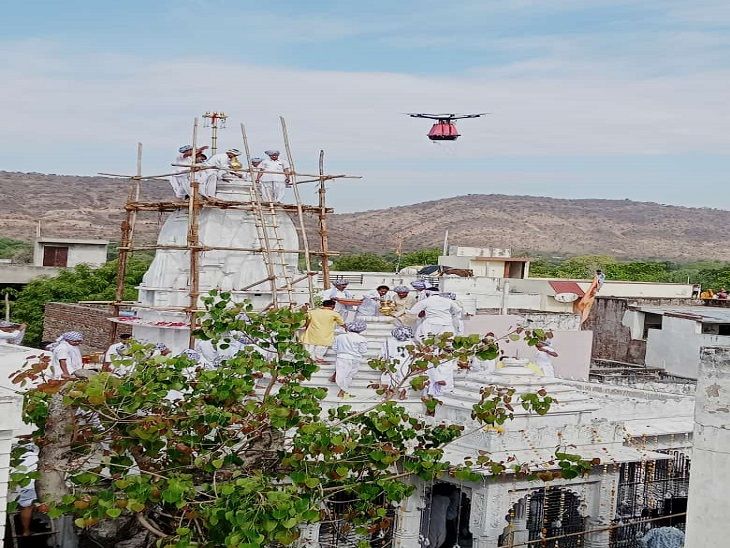 Bhallo Ka Guda Village Udaipur, Kalash and flag pole installed on Shiva ...
