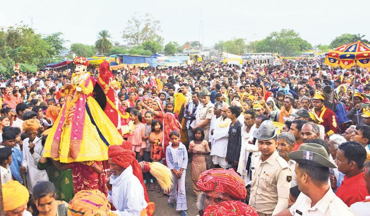 Royal procession of Isar-Gangaur taken out on Ramnavami in Sarathal ...