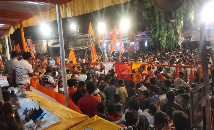 Saffron flags fluttered everywhere, flag matching took place at Kotwali ...