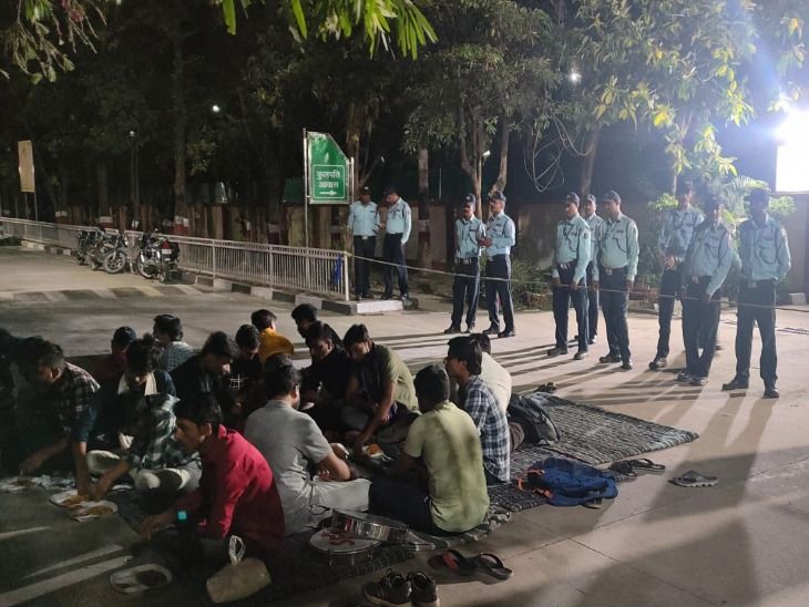 Lucknow - BBAU - Clash Between Security Agency Personnel and students ...