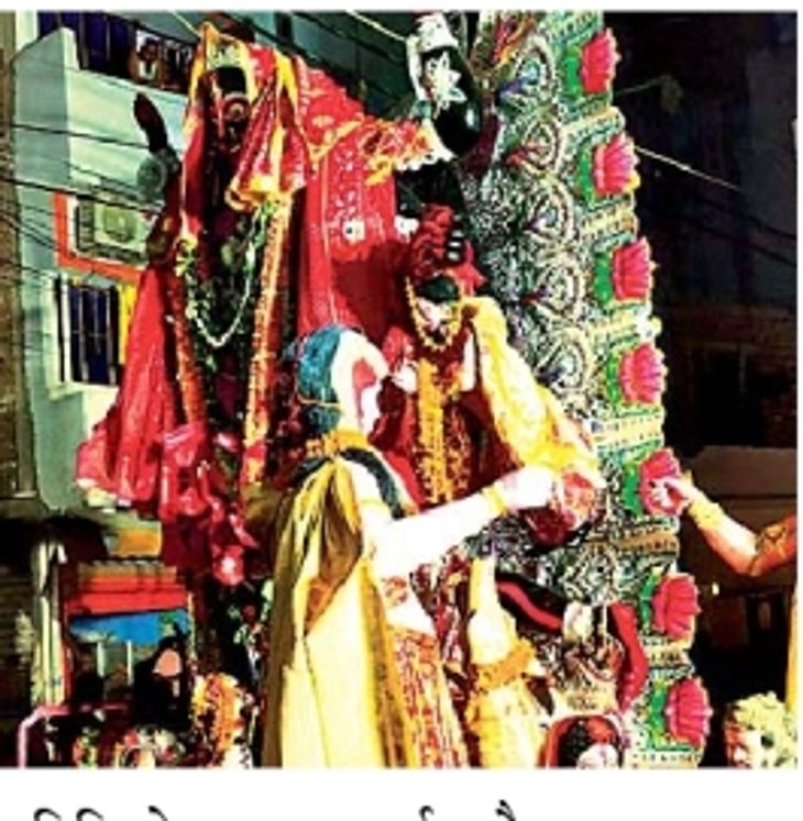 The immersion procession of Maa Kali idol started with pomp and show ...