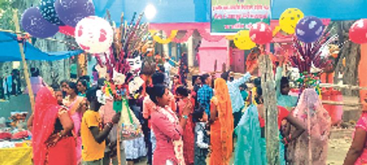 Huge crowd was seen on Dashami in Shiura fair, decrease in outside ...