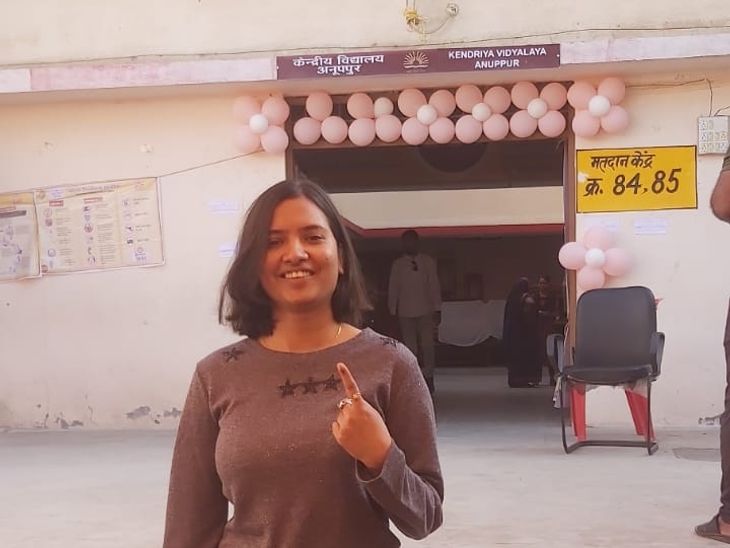 A student crossed seven seas to come to vote | सात समुंदर पार कर वोटिंग ...