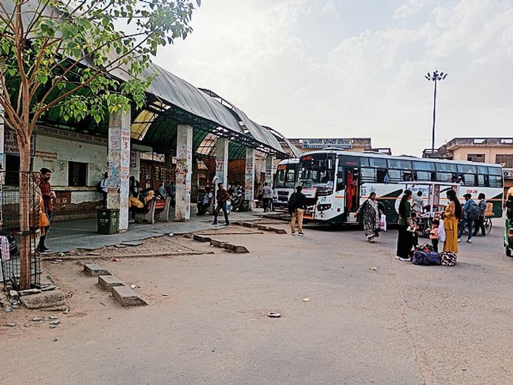 Silence prevailed in the market and bus stand, even the tea stalls ...