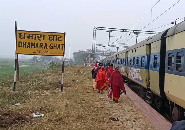 Express train does not stop at Dhamara Ghat station of Diyara region ...