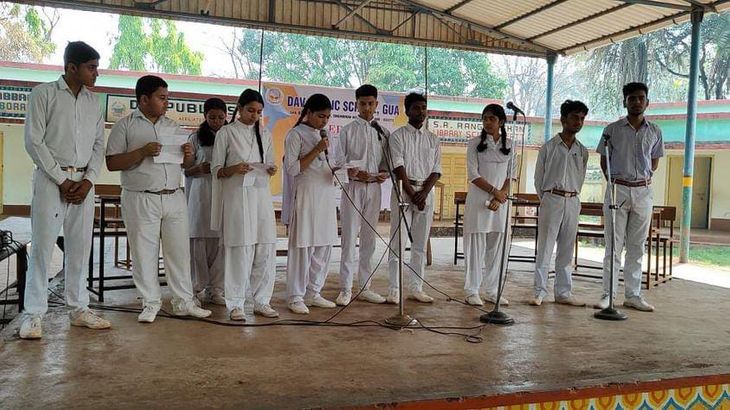 William Wordsworth was a creative and romantic English poet: Principal ...