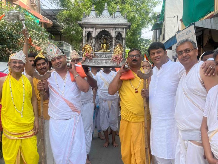 Procession taken out from the ancient Tilak Nagar Jain temple of Indore ...