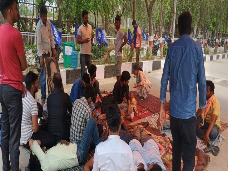Lucknow - 5th day of students Protest at BBAU, still students ...