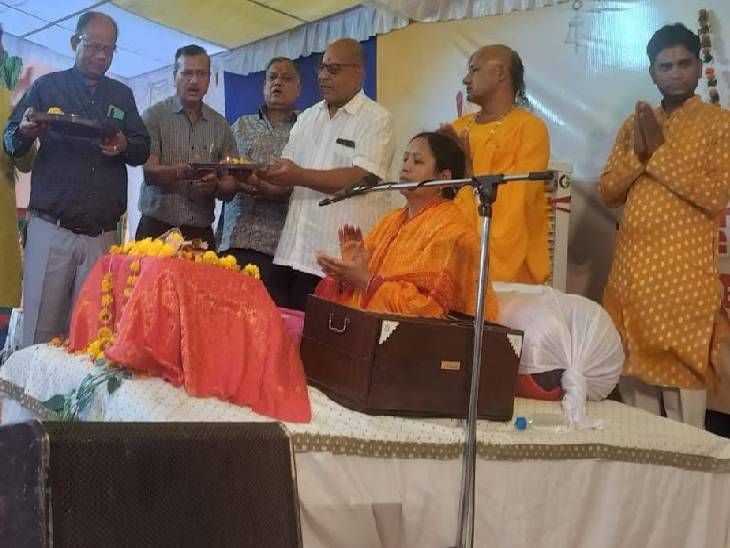 Blessings at Haridham Ashram, Cat Road, Indore | इंदौर के कैट रोड स्थित ...