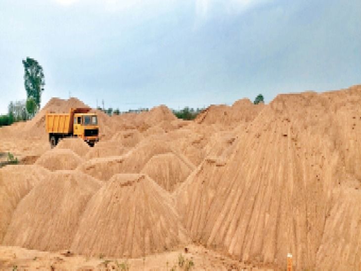 They are extracting sand from closed ghats by forming a syndicate ...