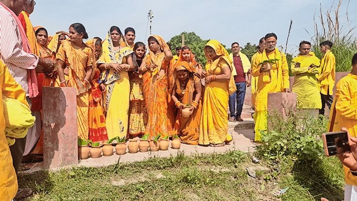 Kalash Yatra was carried out for Akhand Ashtami | अखंड अष्टयाम को ले ...