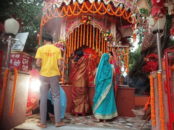 Devotees reached Sati Sthan in Hasanpur and offered prayers | हसनपुर ...