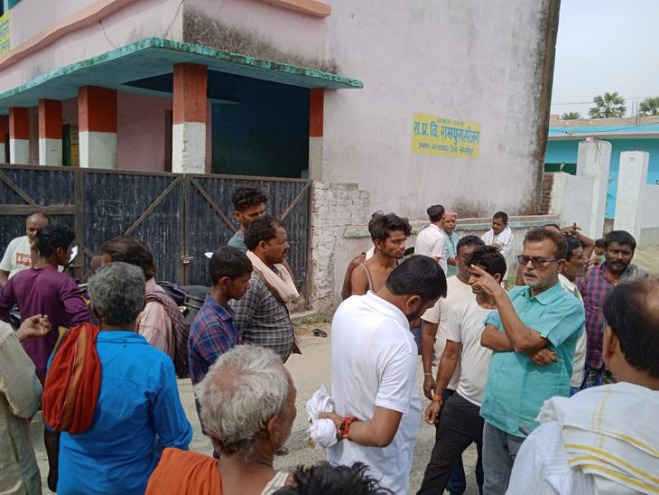 Villagers locked the Dalit Tola Rampur Primary School in Ladoura ...