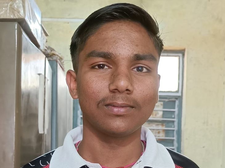 Pipariya CM Rise student Ashish selected, player left for Pune ...