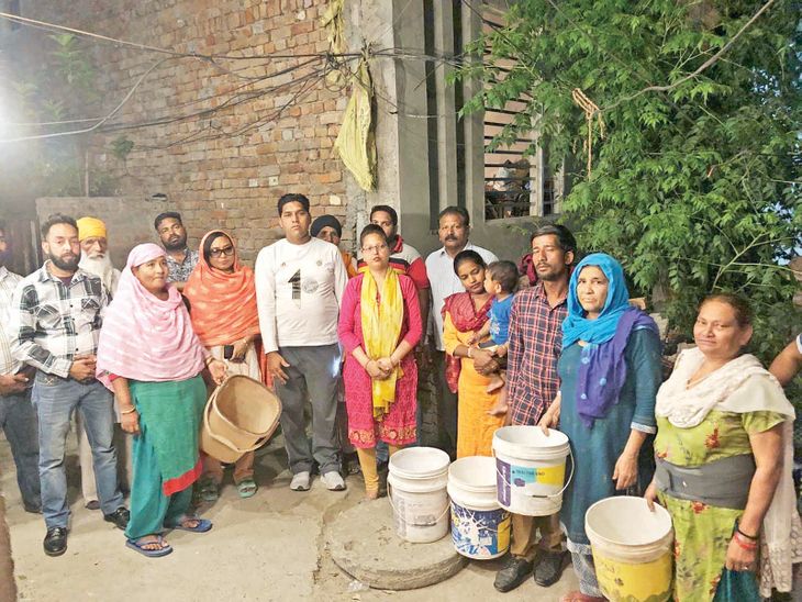 The people of Navin Aabadi are thirsty since 6 days | नवीं आबाद के लोग ...