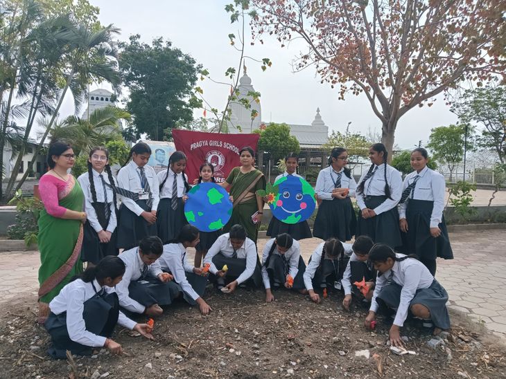 Earth Day celebrated in Pragya Girls School, Indore