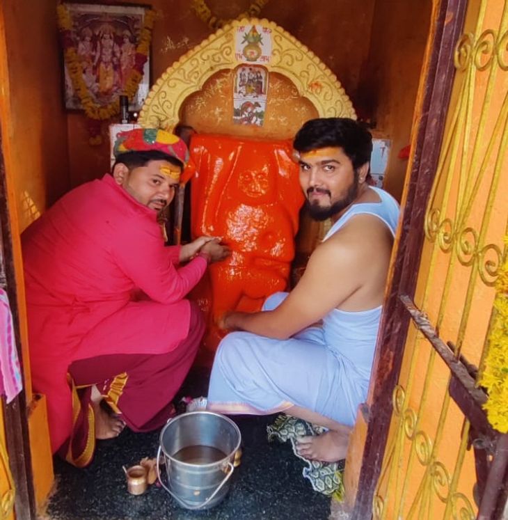 Hanumanji was anointed and decorated | हनुमानजी का अभिषेक कर शृंगार ...