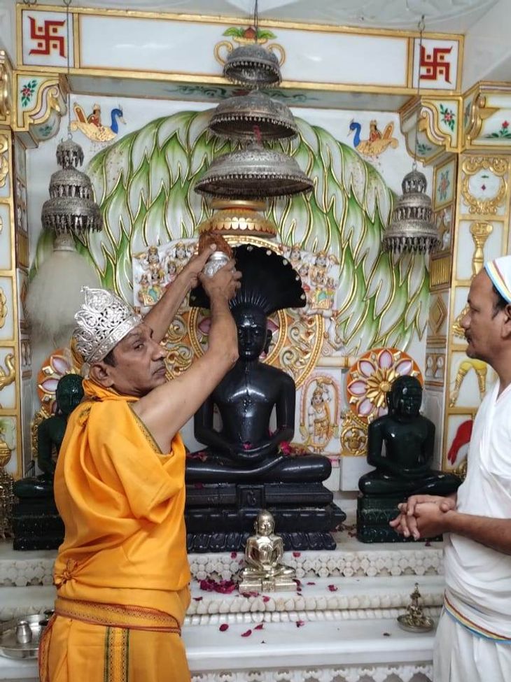 On the occasion of Mahavir Swami's birth anniversary, Shreeji was ...