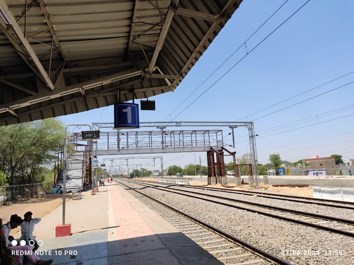 Coach display board installed on platform number 1, foot overbridge ...