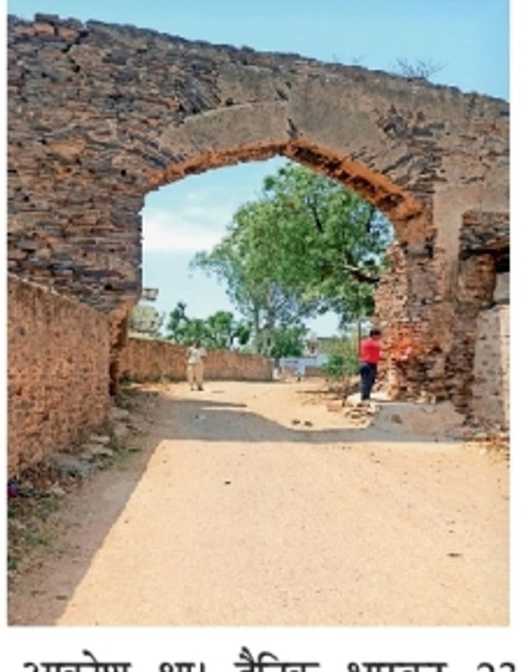 Tehsildar Neki's report on encroachment on the ancient gate is ready ...