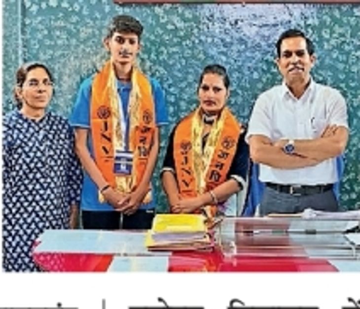 Students who returned after participating in Prerna Utsav were welcomed