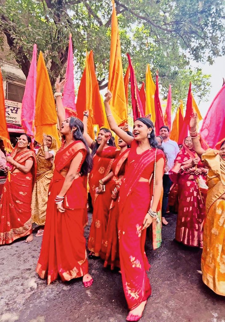 Brave Hanuman is very powerful, I love the name of Ram, Lord, please ...