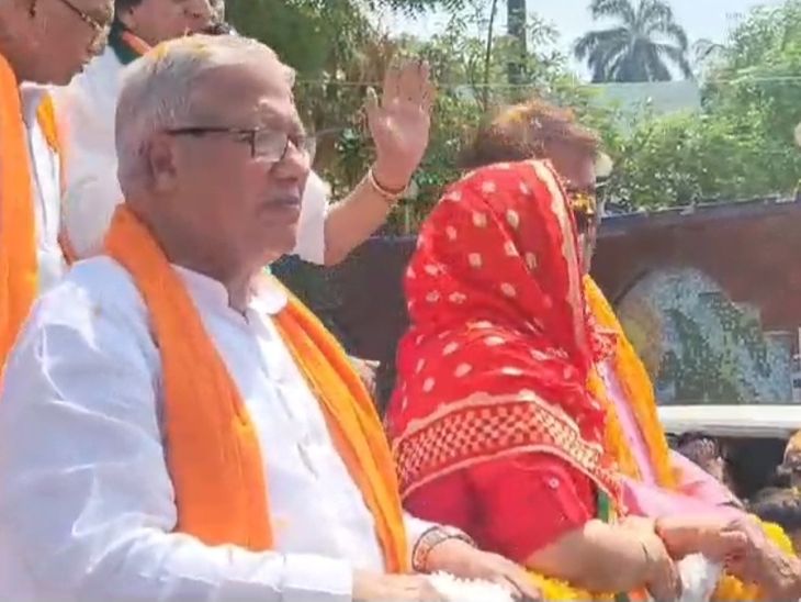 BJP put all its strength into the road show in Meerut | मेरठ में भाजपा ने रोड शो में झोंकी ताकत ...