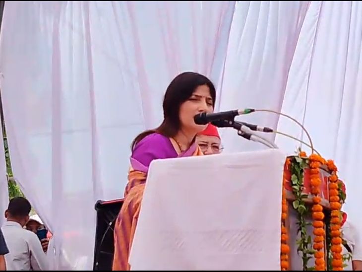Dimple's road show in support of candidate Annu Tandon | प्रत्याशी ...