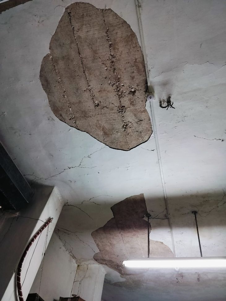 Plaster of the ceiling of the drama department of the university fell ...
