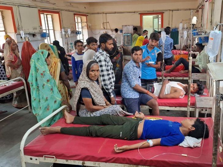 11 people injured due to balcony collapse, admitted in hospital ...