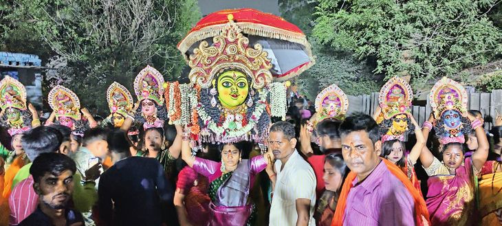 In the form of Nokalamma, the mother went on a city tour with her ...