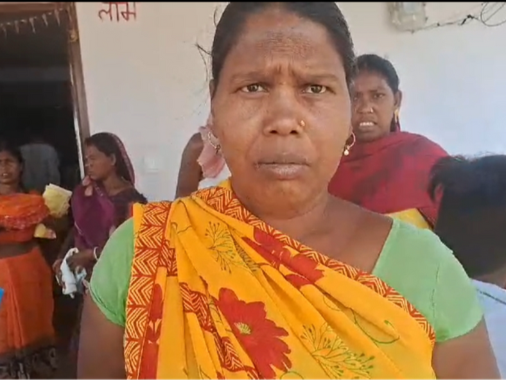in gurua ration cards are being given less to the beneficiaries In Gaya ...