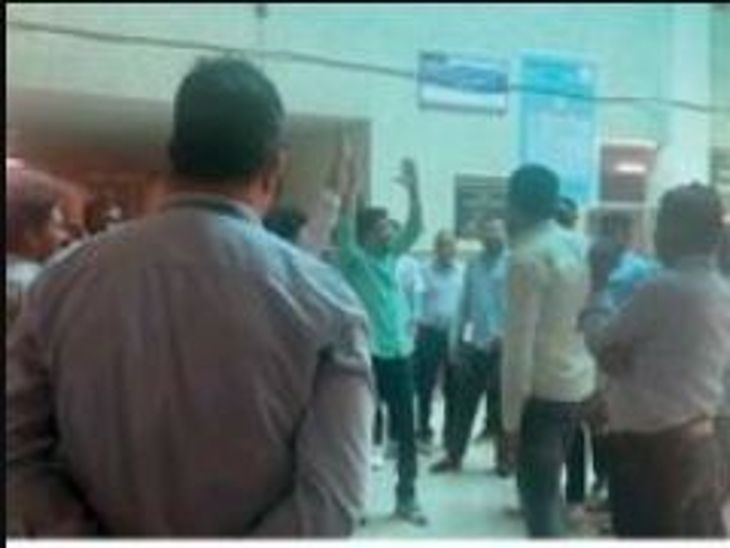 Nursing staff protested and raised slogans near ICU, reason: room was ...