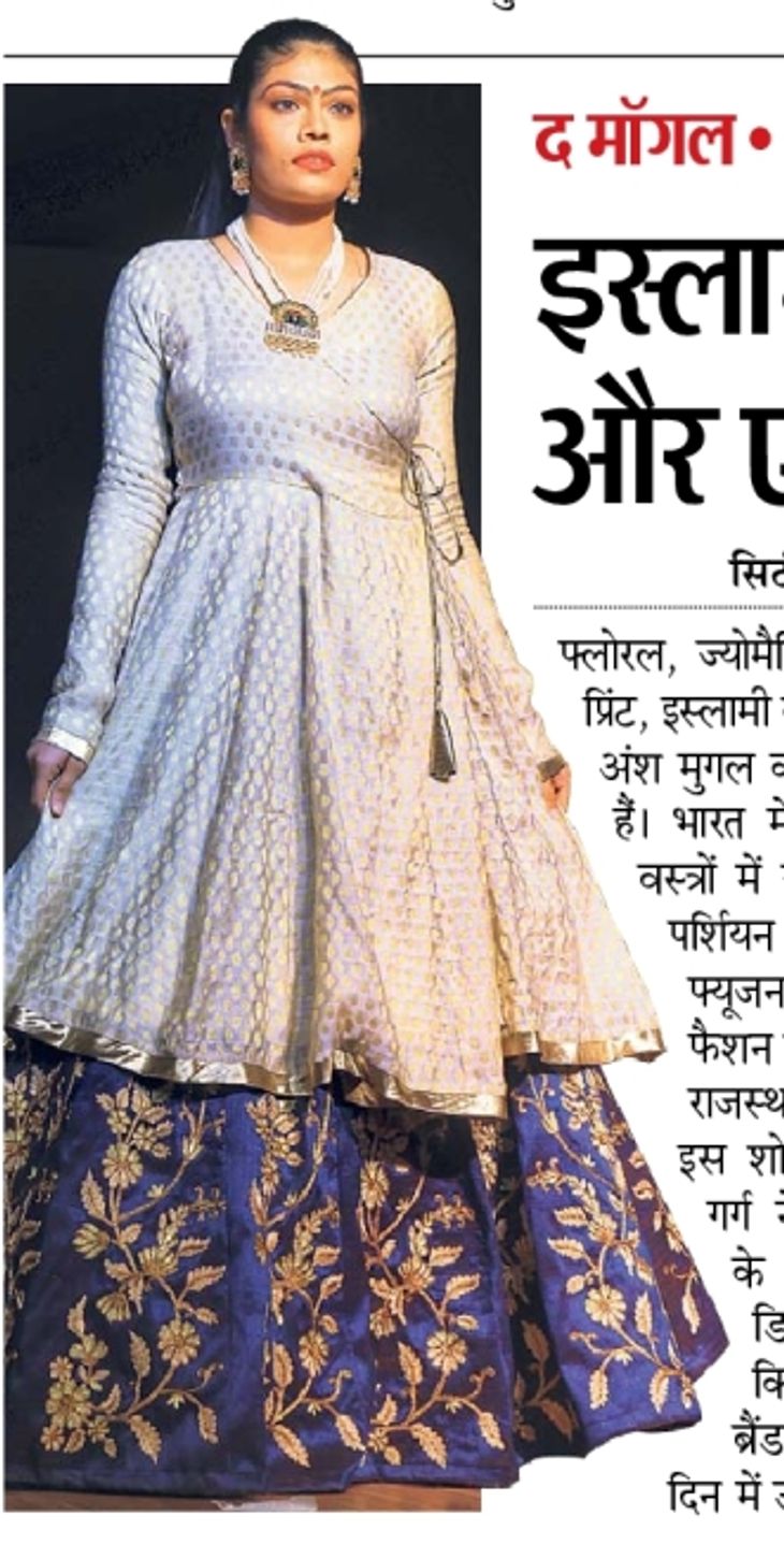 Quranic verses in Islamic calligraphy; Fusion of Persian and Asian ...