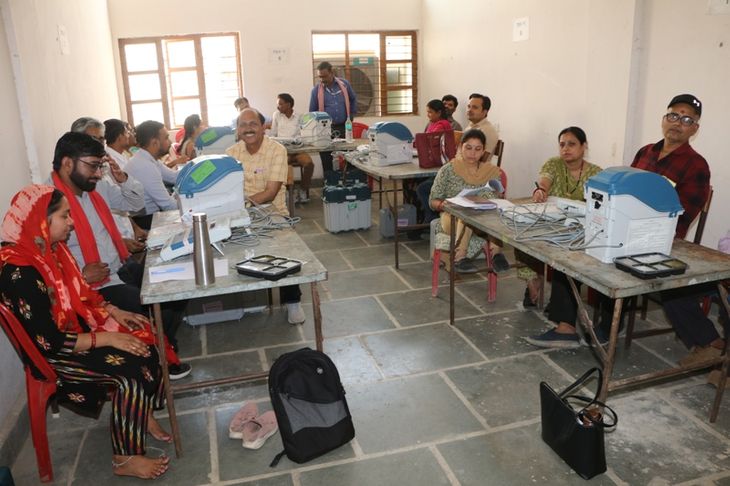 Information given in training on voting process, machine sealing, mock ...