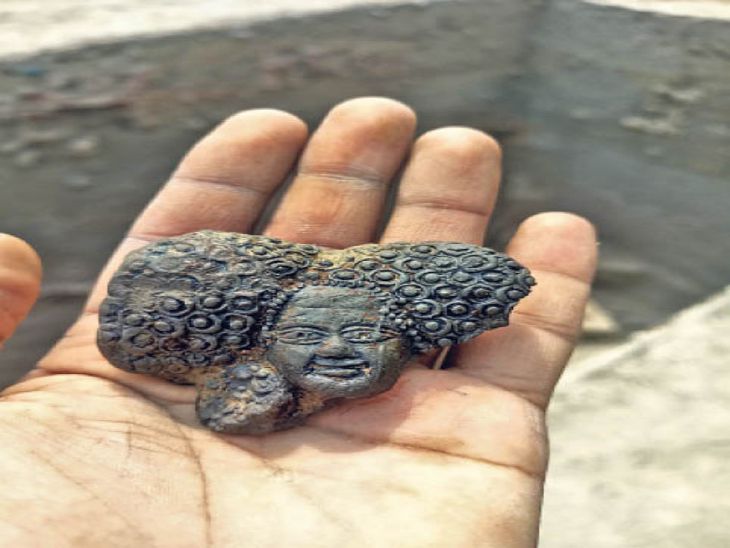 Two and a half thousand years old Yajna Kund found during excavation by ...