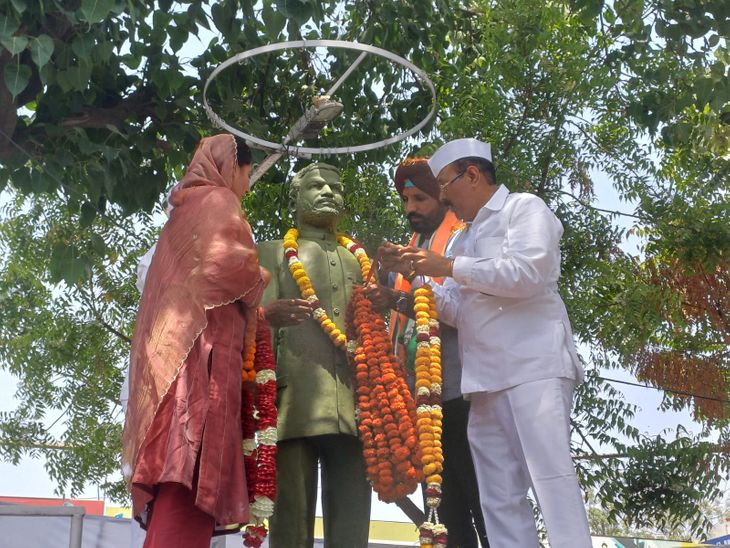 Raja Vading paid tribute to late Satpal Parashar | राजा वड़िंग ने स्व ...