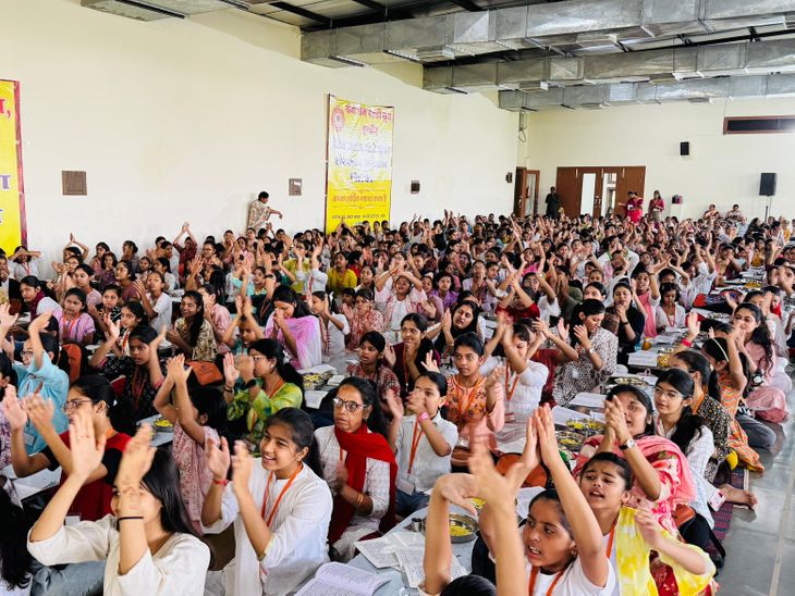 Jain Sanskar Camp of Young Jain Study Group in Indore | इंदौर में यंग जैन स्टडी ग्रुप का जैन ...