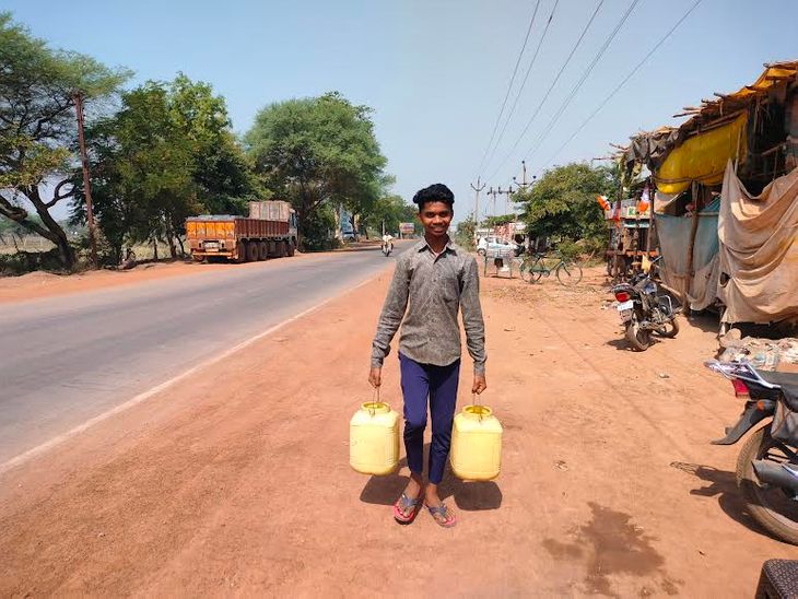 There is no water facility in Arjunda Chowk | अर्जुंदा चौक में पानी की ...