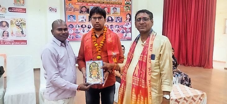 Liladhar recited a composition on the sacrifice of sandalwood in the ...